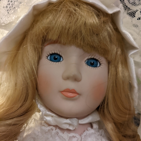 Brinn's | Accents | 989 Brinns Limited Edition Julia Doll With Stand ...